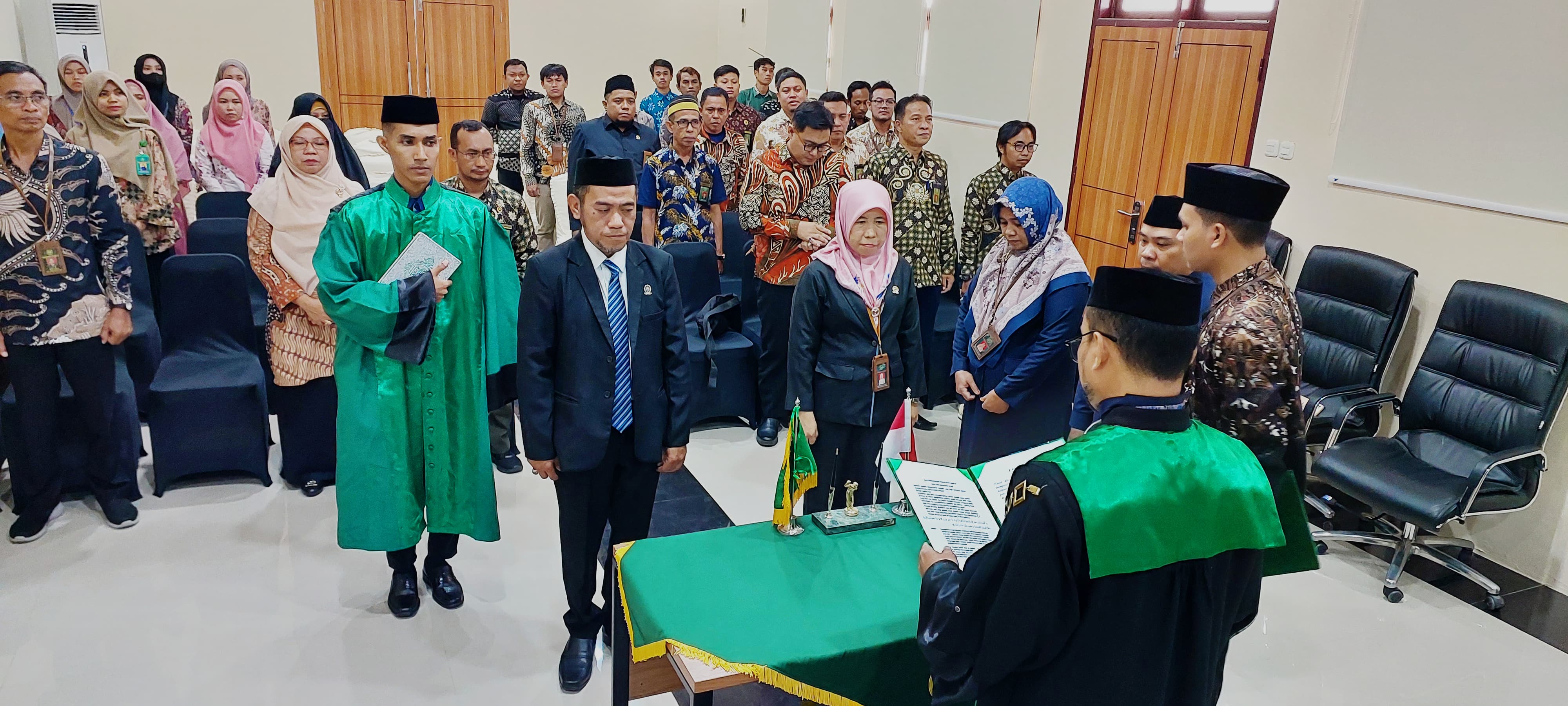 Ketua Pengadilan Agama Limboto Lantik Panitera Muda Permohonan dan ...